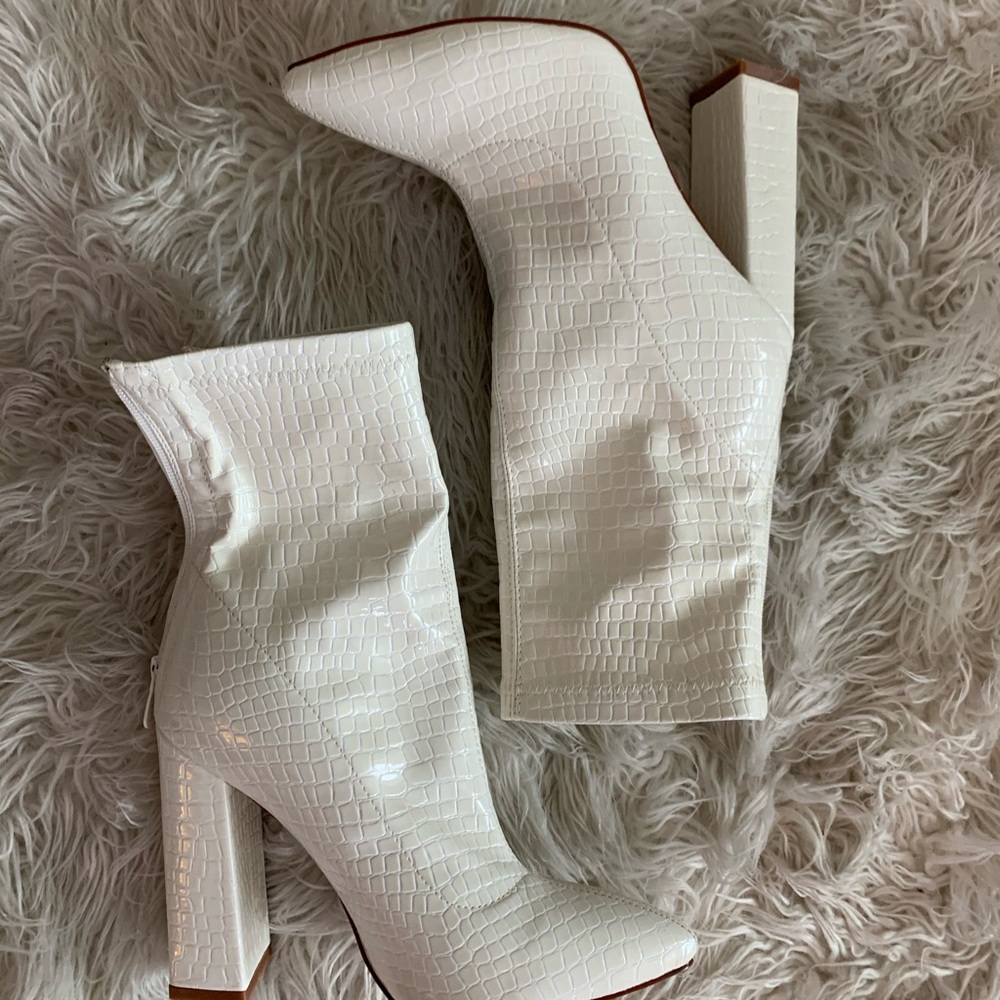 White Alligator Skin Booties - Gem